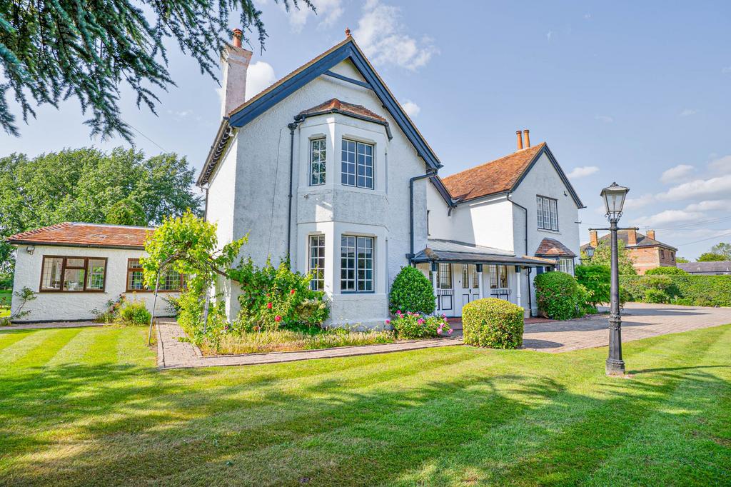 Tring HP23 6 bed detached house - £2,950,000