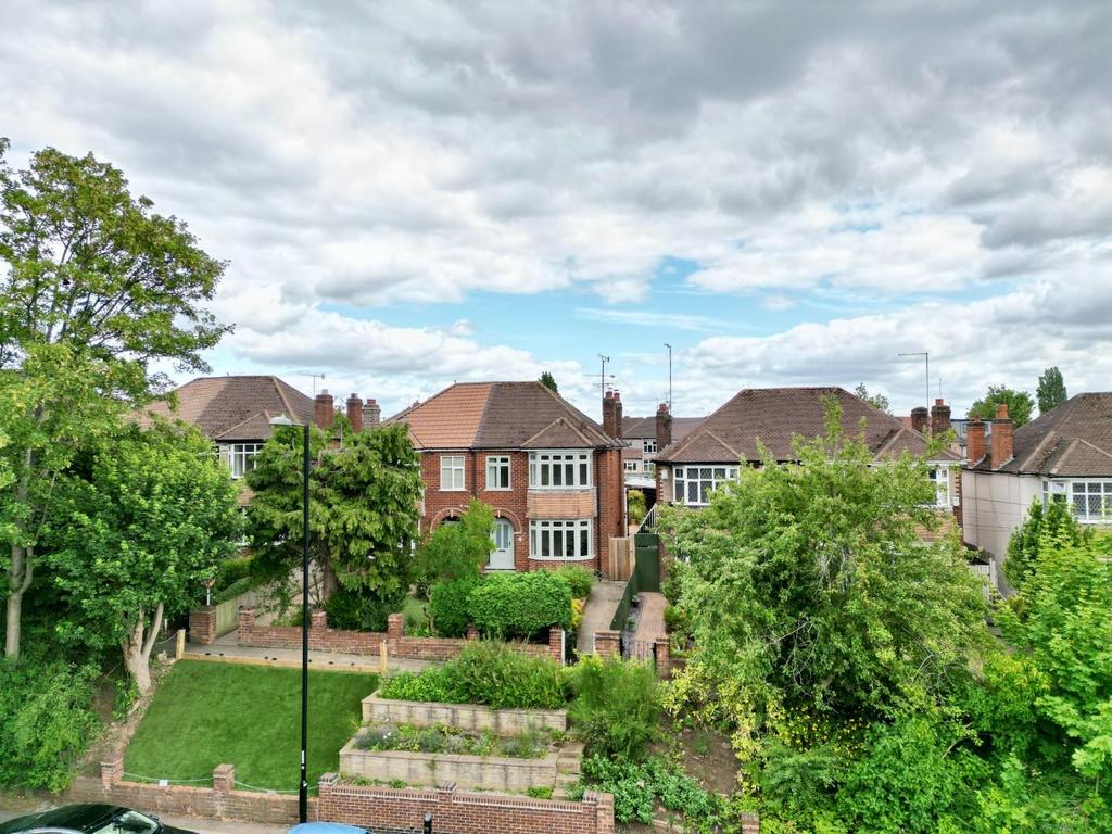 Allesley Old Road, Coventry CV5 3 bed semi-detached house - £330,000