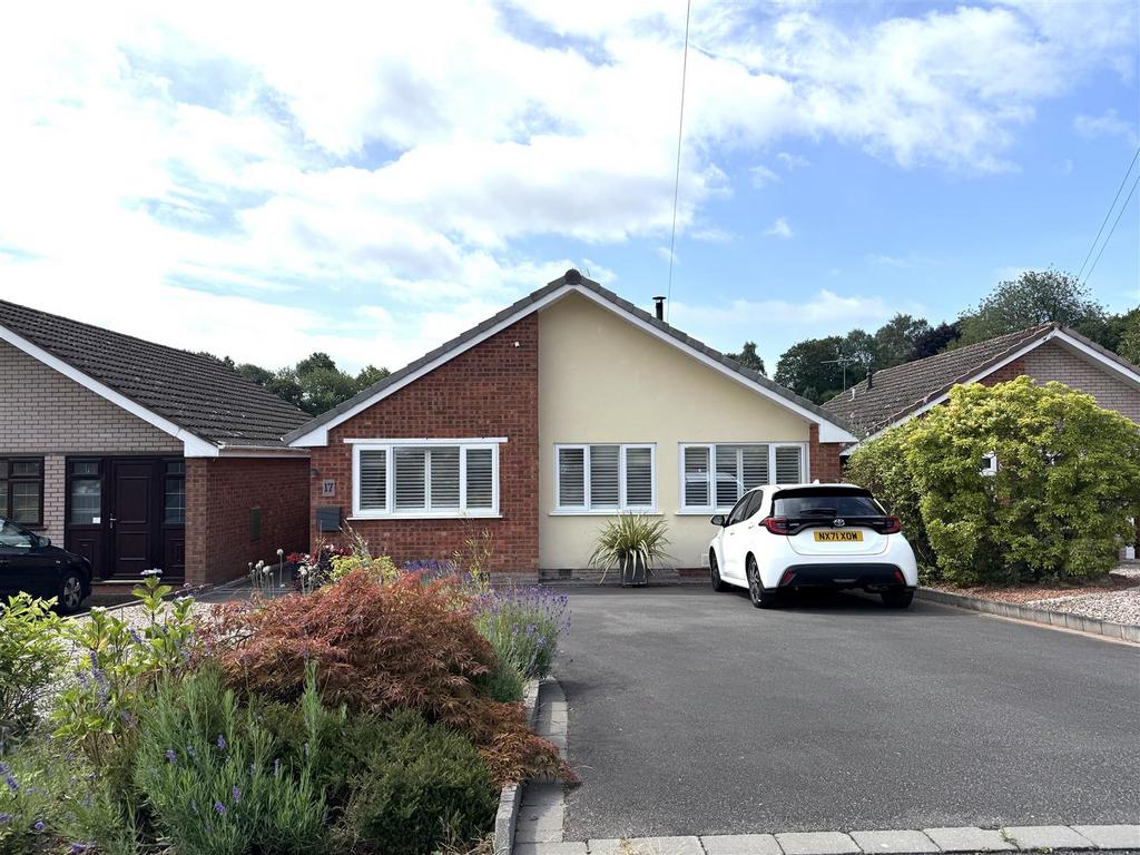 Finches Hill, Etchinghill, Rugeley 3 bed detached bungalow - £290,000