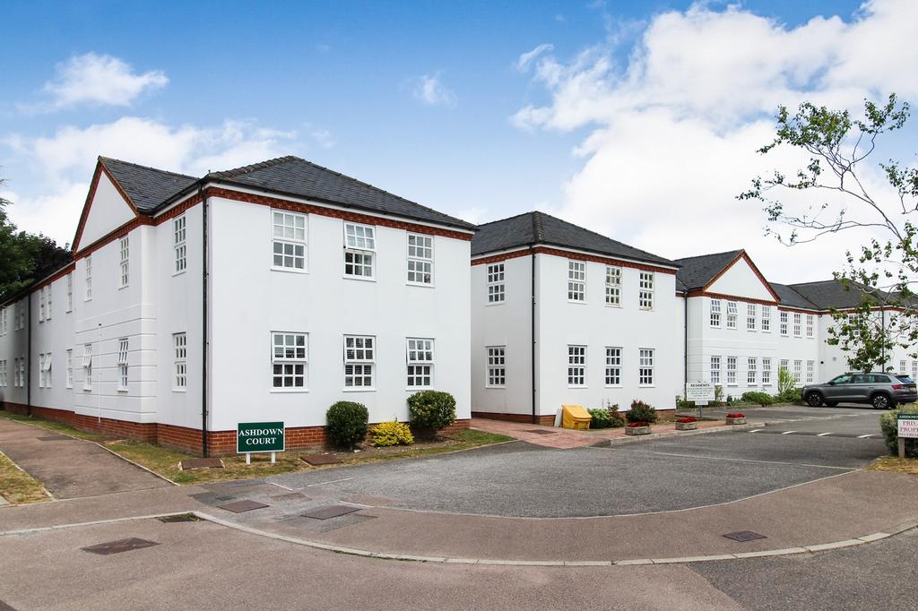 Oak Tree Way, Horsham, West Sussex.... 2 bed maisonette - £290,000