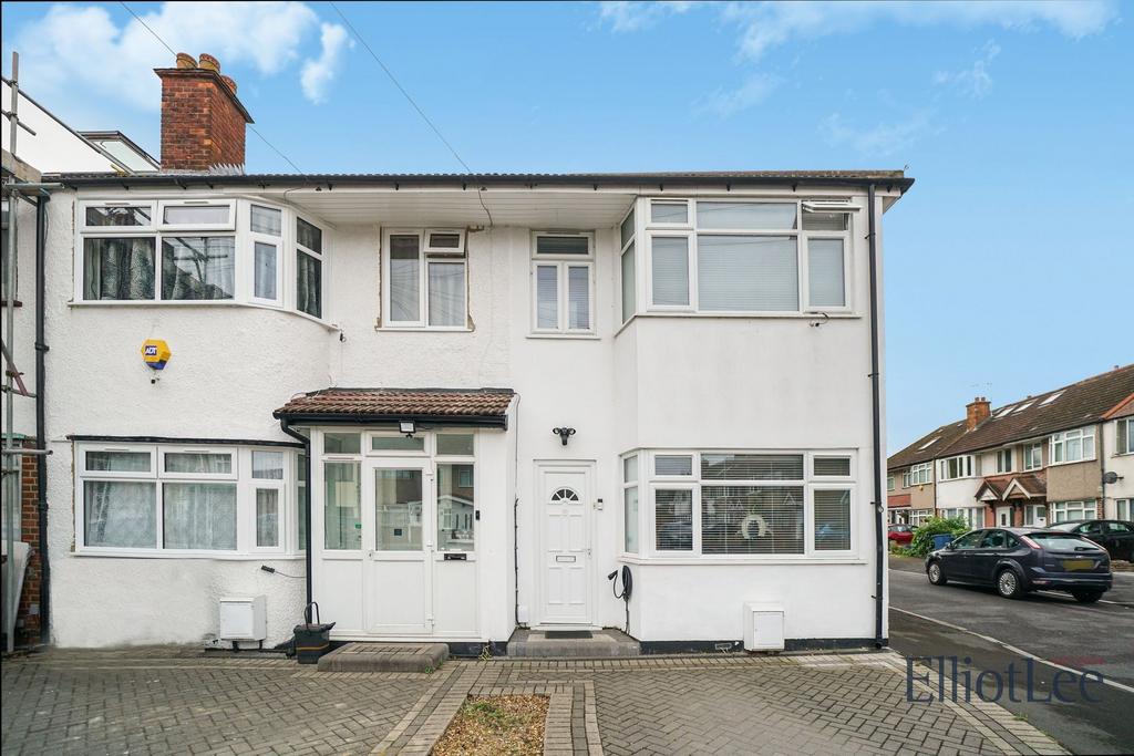 Leamington Crescent, Harrow HA2 3 bed terraced house for sale - £575,000