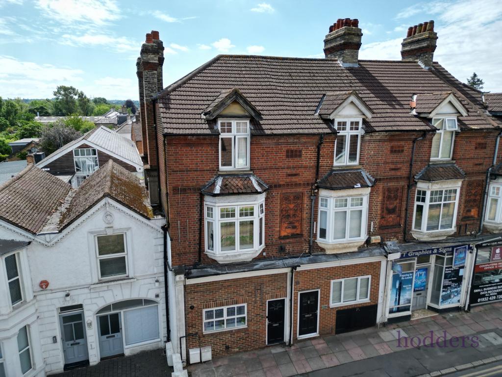 Station Road, Addlestone, Surrey, KT15 3 bed duplex - £1,650 pcm (£381 pw)