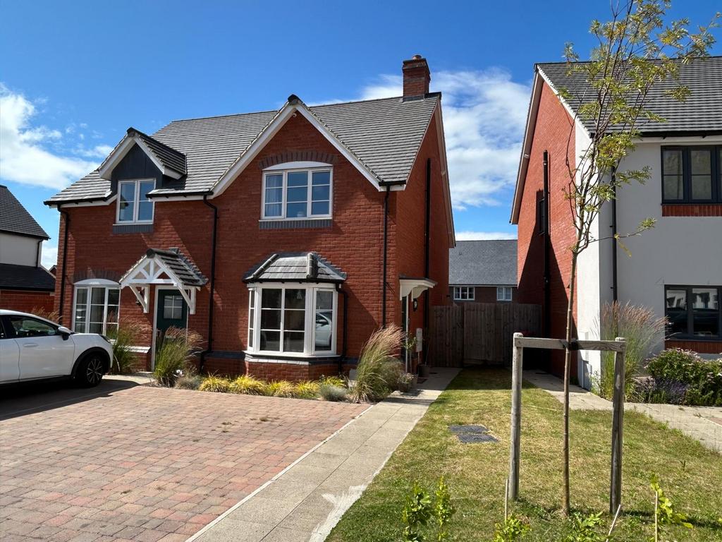 The Clayfields, Telford TF6 2 bed semi-detached house to rent - £925 ...