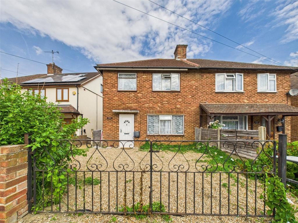 Kingshill Avenue, Romford RM5 3 bed semi-detached house for sale - £425,000