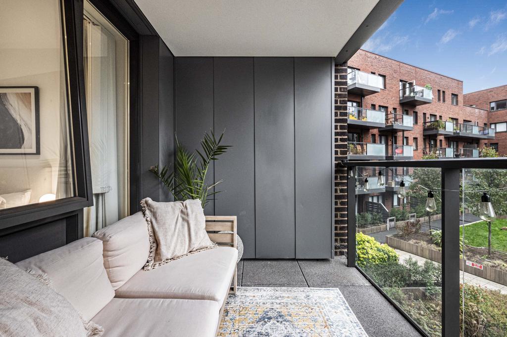 Leonard Court, Meeting House Lane... 1 bed apartment for sale - £390,000