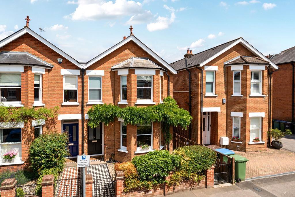 Minorca Road, Weybridge, KT13 4 bed semi-detached house for sale - £ ...