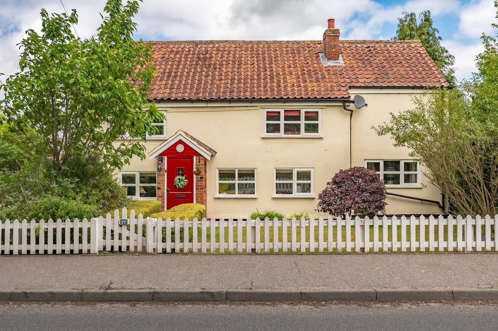 Dereham Road, Mattishall 3 bed cottage - £400,000