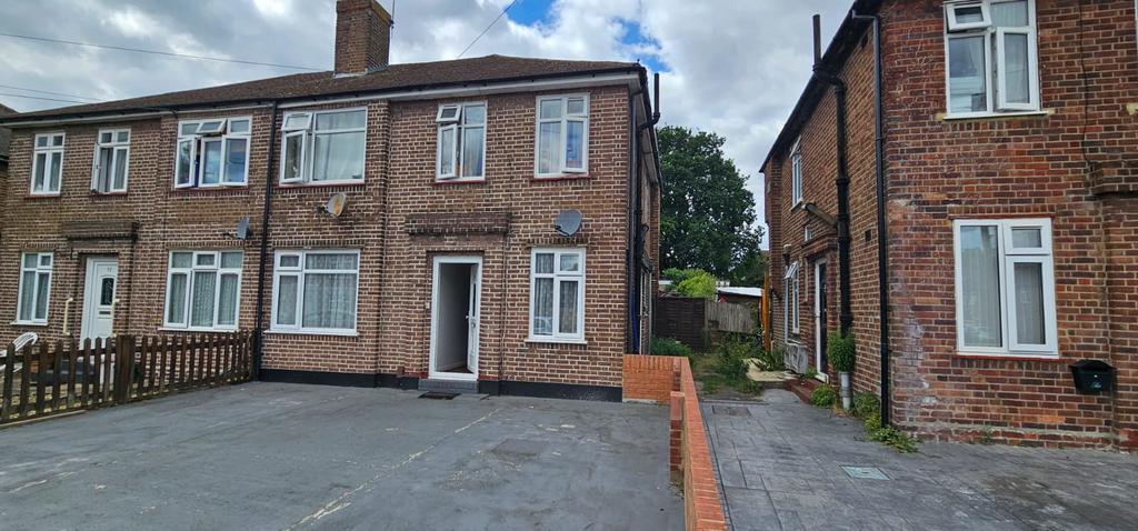 Botwell Crescent, Hayes, UB3 2BE 2 bed maisonette for sale - £330,000