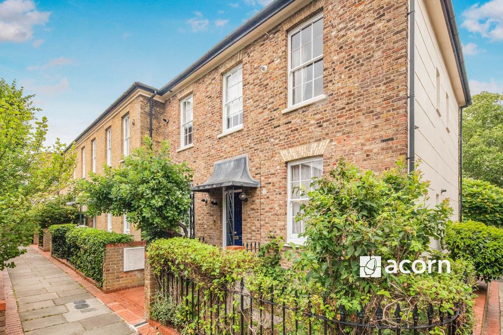 Elderwood Place London SE27 1 bed flat - £1,350 pcm (£312 pw)