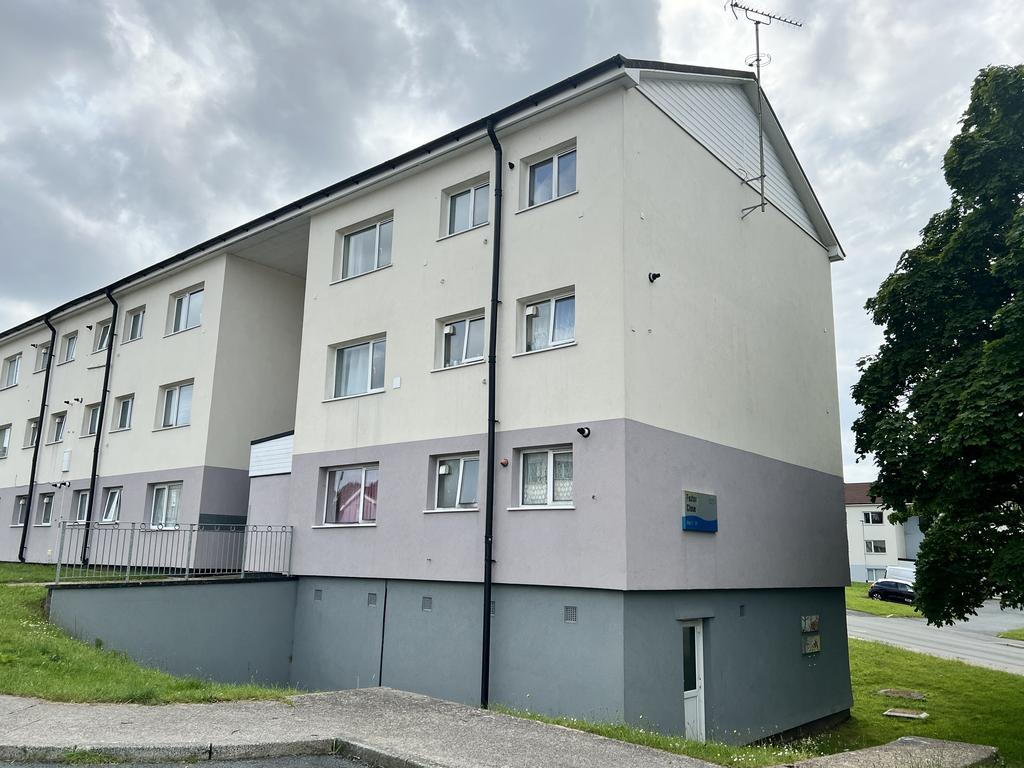 12 Foxtor Close, Plymouth, Devon PL5 3RN 2 bed flat for sale - £50,000