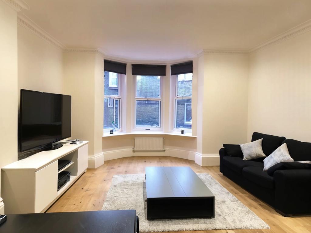 Connaught Square, London W2 2 bed apartment - £2,500 pcm (£577 pw)