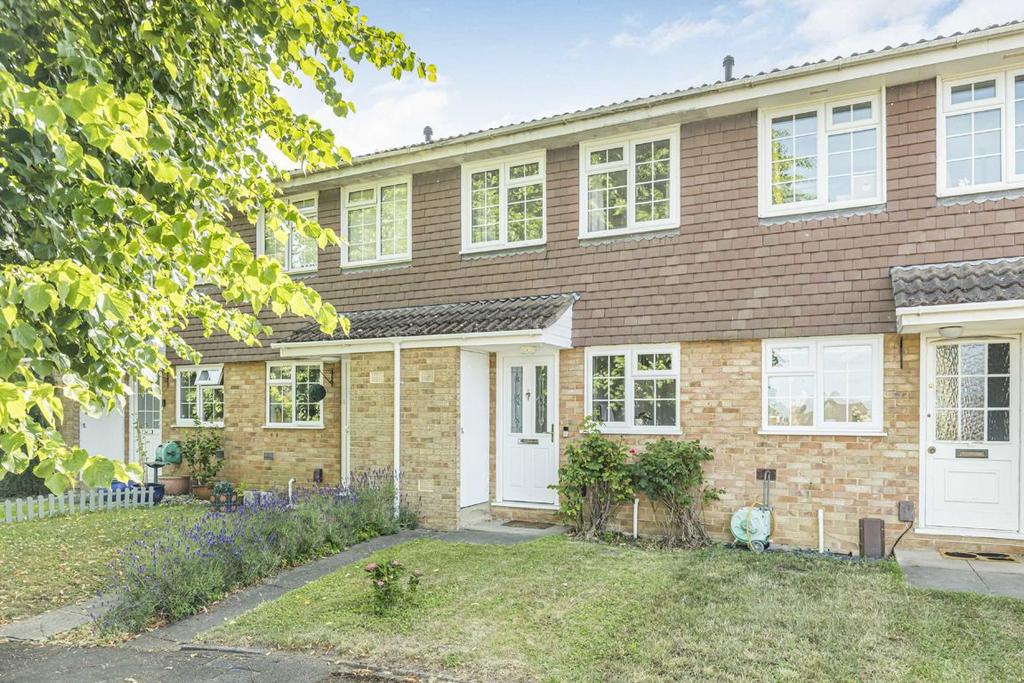 Hillcrest, Weybridge KT13 2 bed terraced house - £545,000