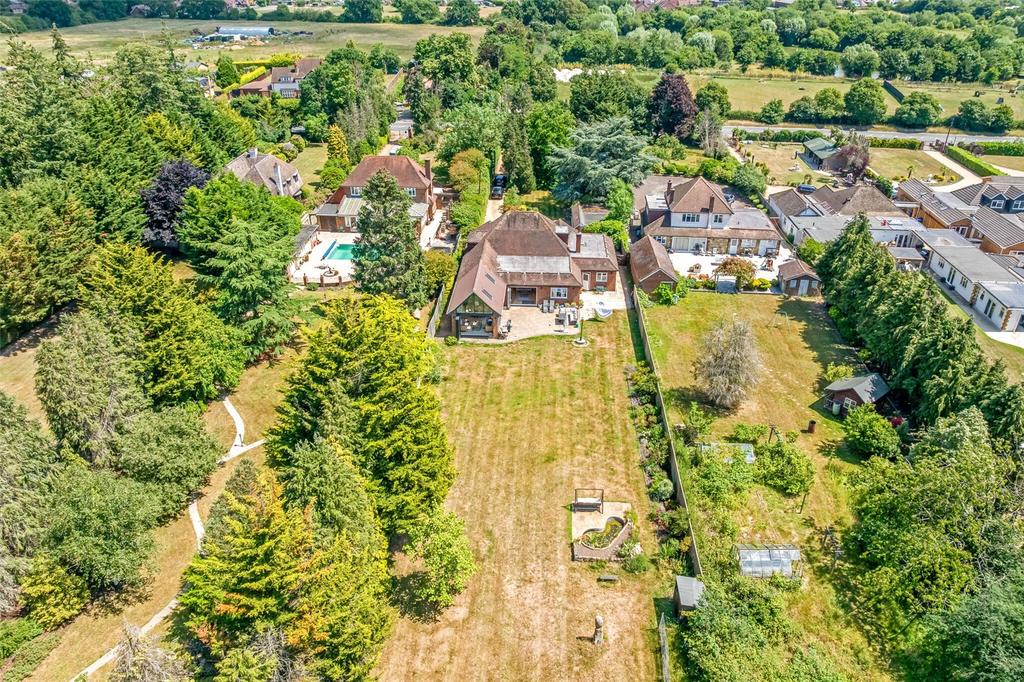 Wood Lane, Iver, Buckinghamshire, SL0 4 bed bungalow - £1,500,000