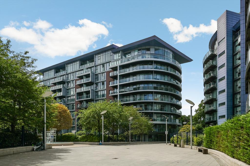 Oswald Building, Queenstown Road... Studio - £2,100 pcm (£485 pw)