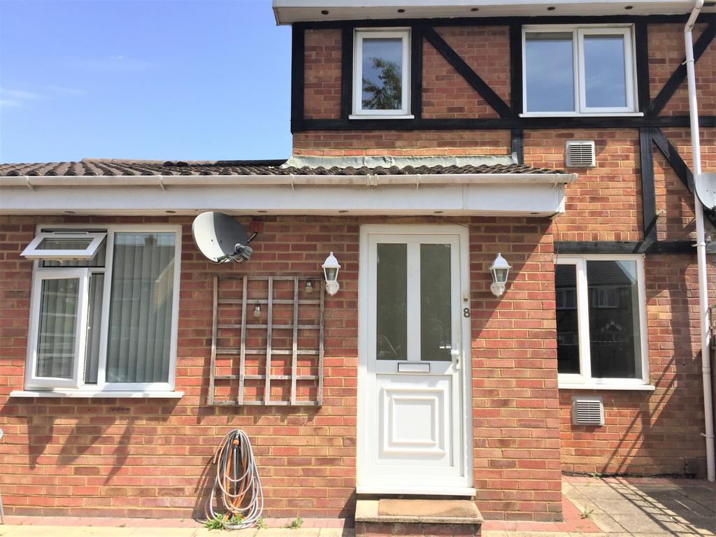 Ingleside, Colnbrook SL3 1 bed semi-detached house - £1,300 pcm (£300 pw)