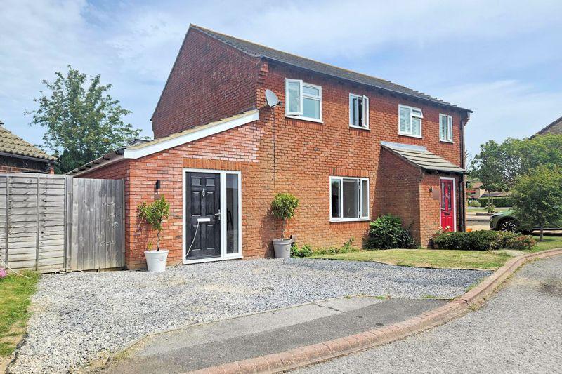 Chaffinch Way, Lee-On-The-Solent, PO13 4 bed semi-detached house for sale - £395,000
