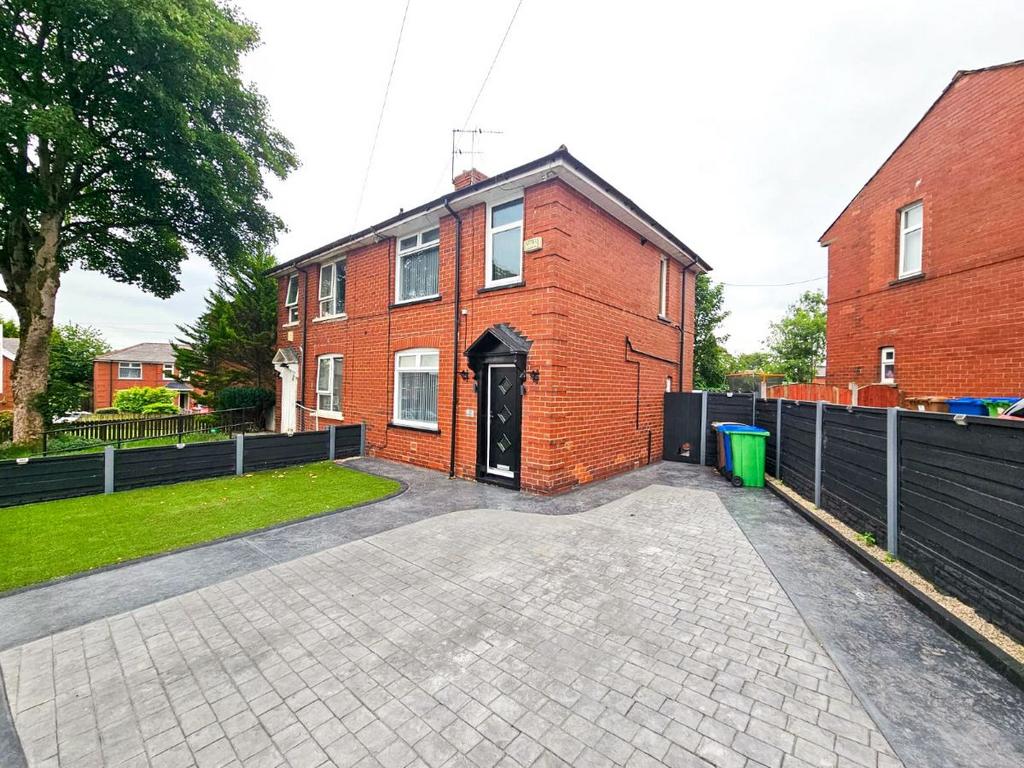 Martin Lane, Rochdale, OL12 3 bed semi-detached house to rent - £1,100 ...