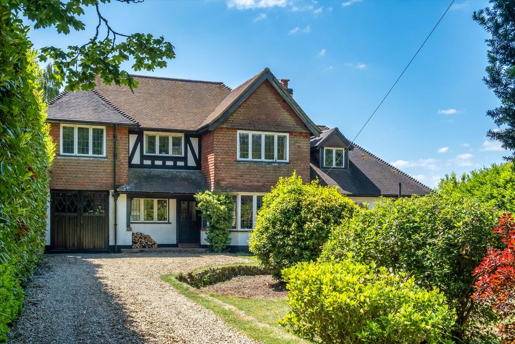 Churt Road, Hindhead, Surrey, GU26 5 bed detached house for sale - £ ...