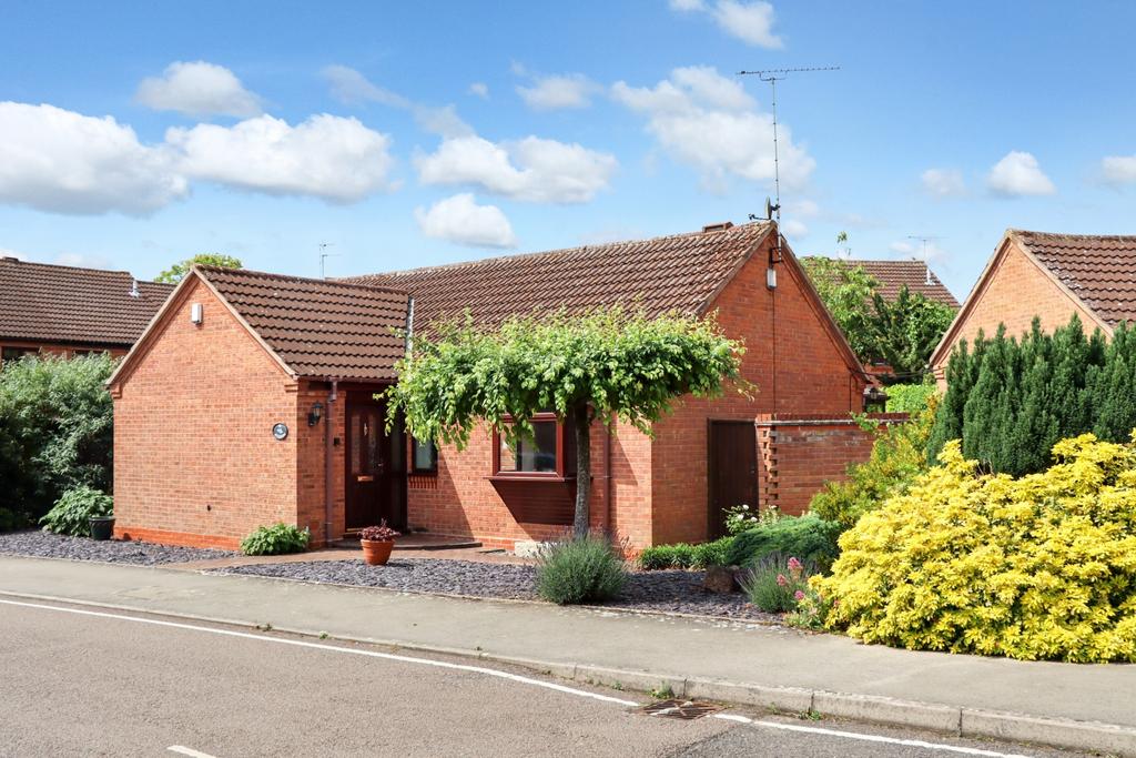 St. Wulstan Way, Southam... 2 bed detached bungalow - £365,000