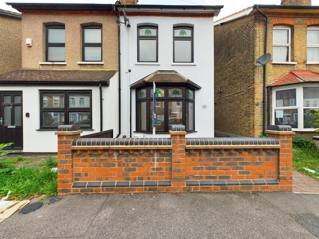 Willow Street, Romford RM7 5 bed semi-detached house - £2,400 pcm (£554 pw)