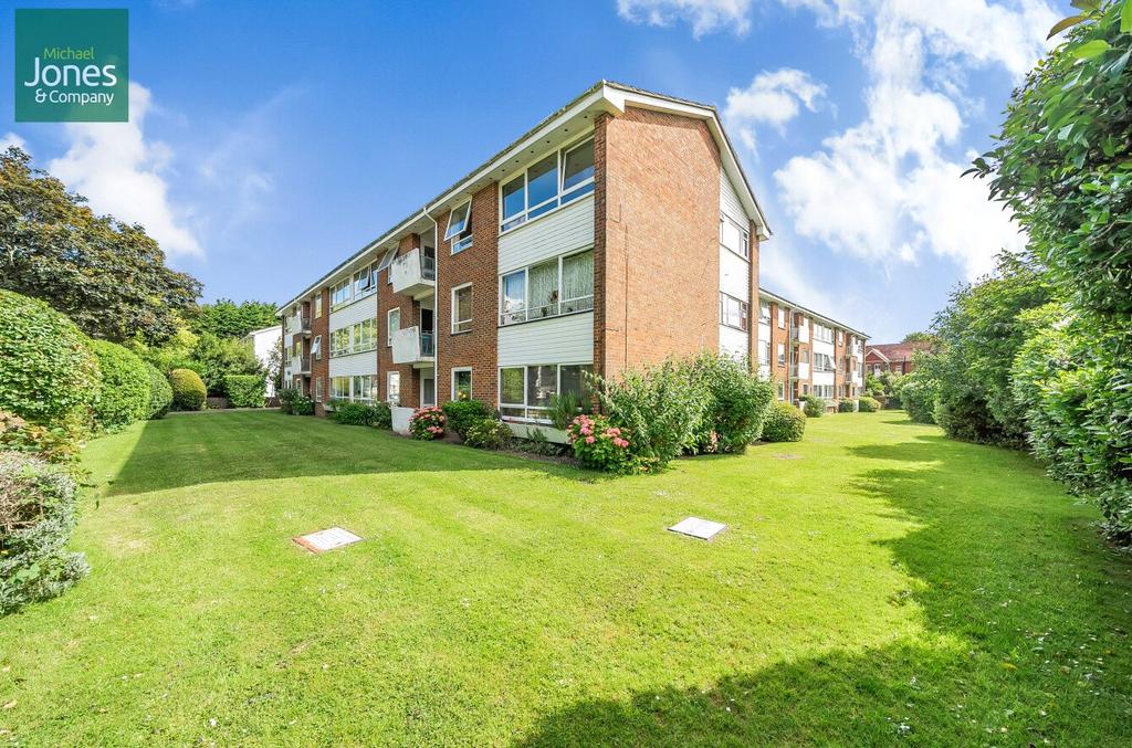 St. Botolphs Road, Worthing, West... 2 bed flat - £1,400 pcm (£323 pw)