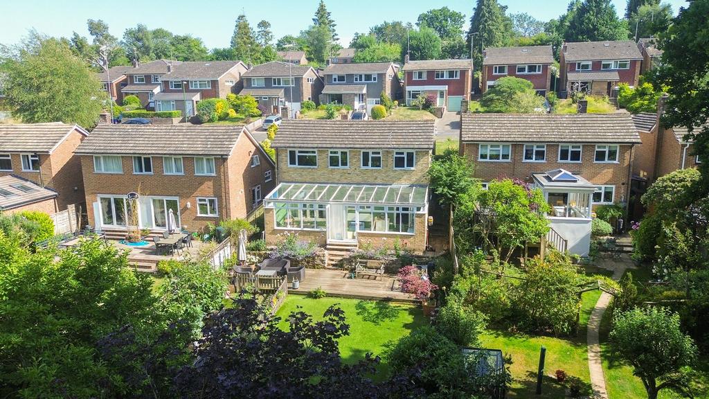 Quarry Hill, Haywards Heath, RH16 4 bed detached house for sale - £650,000