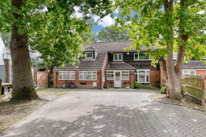 Chaucer Way, Addlestone KT15 6 bed semi-detached house - £695,000