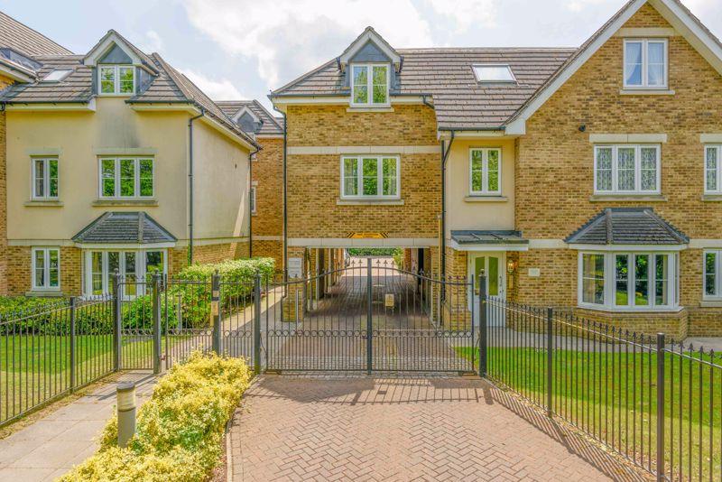 Church Road, Addlestone KT15 1 bed apartment for sale - £242,500