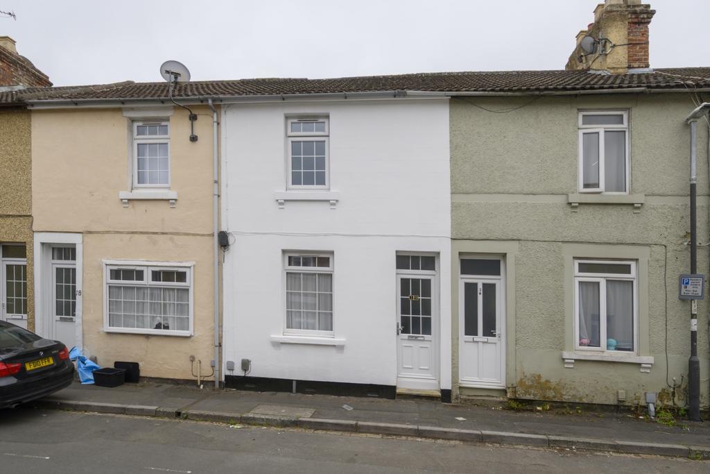 Cross Street, Swindon SN1 2 bed terraced house - £211,500