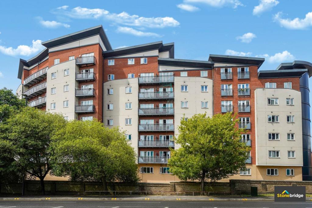 Aspects Court, Slough, SL1 2EZ 2 bed flat for sale - £240,000