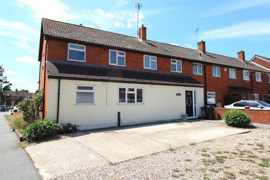 Whitmore Way, SS14 4 bed end of terrace house - £2,200 pcm (£508 pw)