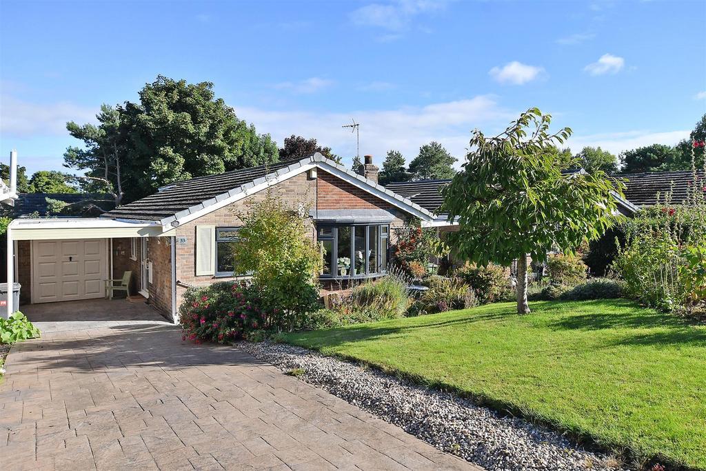 Hogarth Rise, Dronfield 3 bed detached bungalow - £400,000