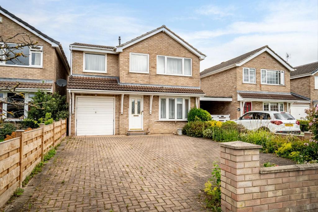 Oak Tree Lane, Haxby, York 4 bed detached house - £400,000