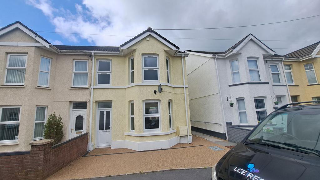 Bonllwyn, Ammanford, SA18 3 bed semi-detached house - £175,000