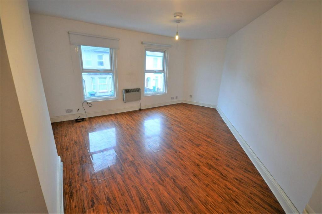 Leavesden Road, Watford WD24 1 bed flat - £1,050 pcm (£242 pw)