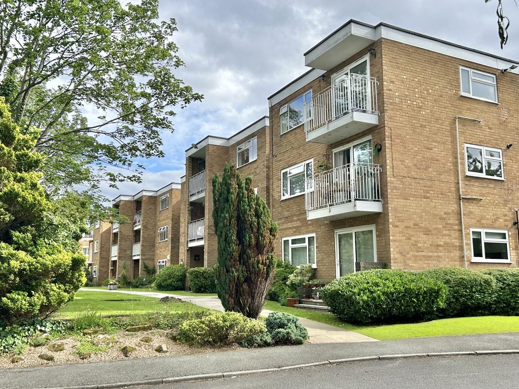 Charlton Court, Prenton, Merseyside... 2 bed apartment for sale - £170,000
