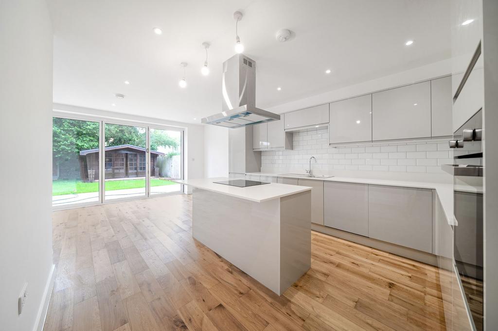 Acacia Avenue, Ruislip, HA4 4 bed detached house for sale - £1,000,000