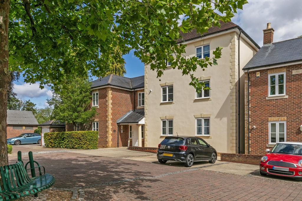 Loyd Lindsay Square, Winchester, SO22 1 bed apartment - £255,000