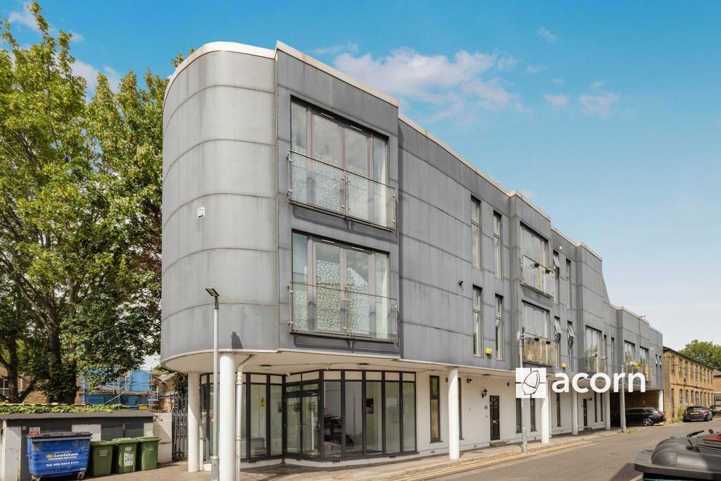 8 Hatcham Park Mews London SE14 2 bed flat to rent - £2,500 pcm (£577 pw)
