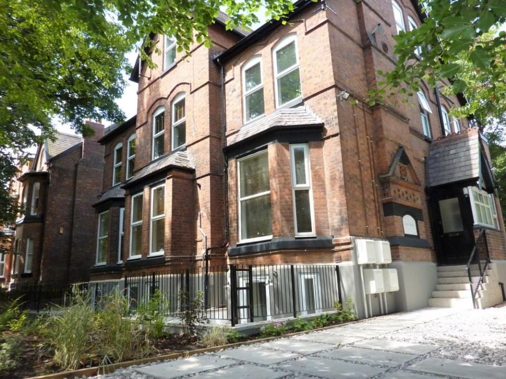 Holyrood House, 26 Alness Road... 3 bed flat - £1,350 pcm (£312 pw)