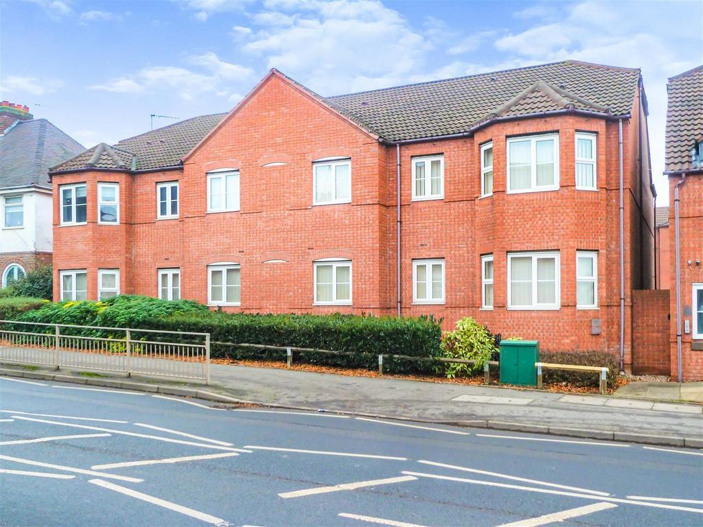Nuneaton Road, Bedworth, CV12 8AR 2 bed flat - £800 pcm (£185 pw)