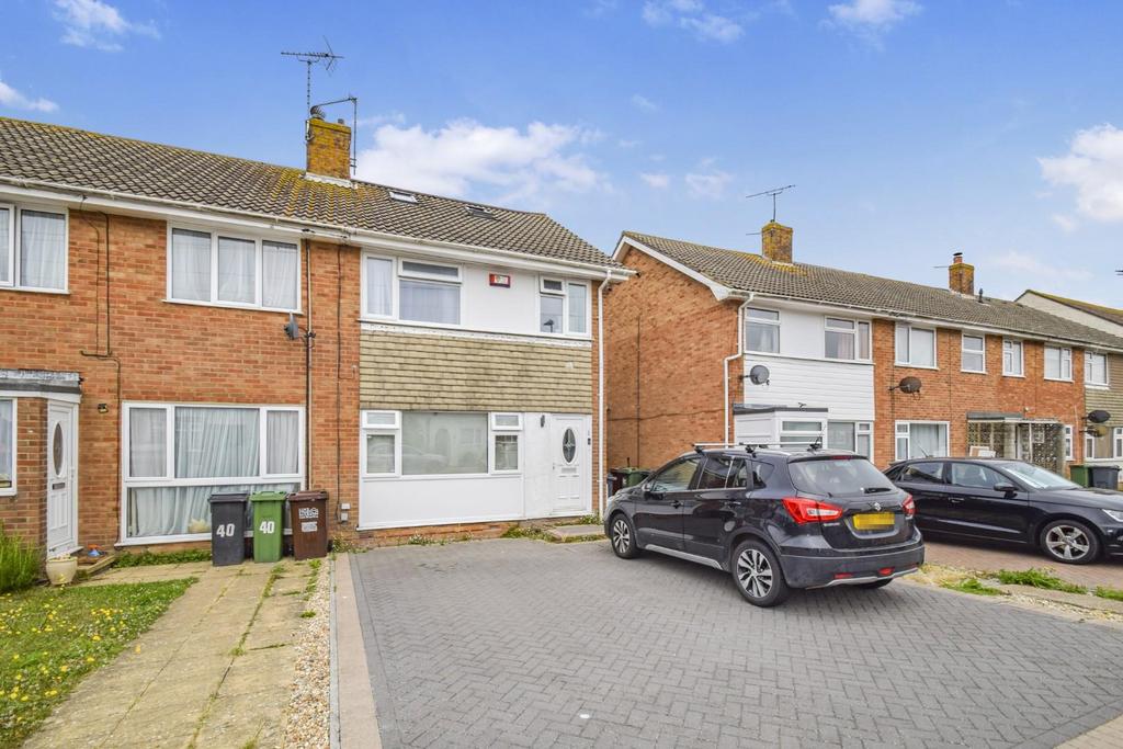Wilton Avenue, Eastbourne BN22 4 bed semi-detached bungalow for sale ...