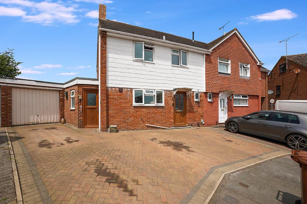The Willows, Rainham, 3 bed semi-detached house - £350,000