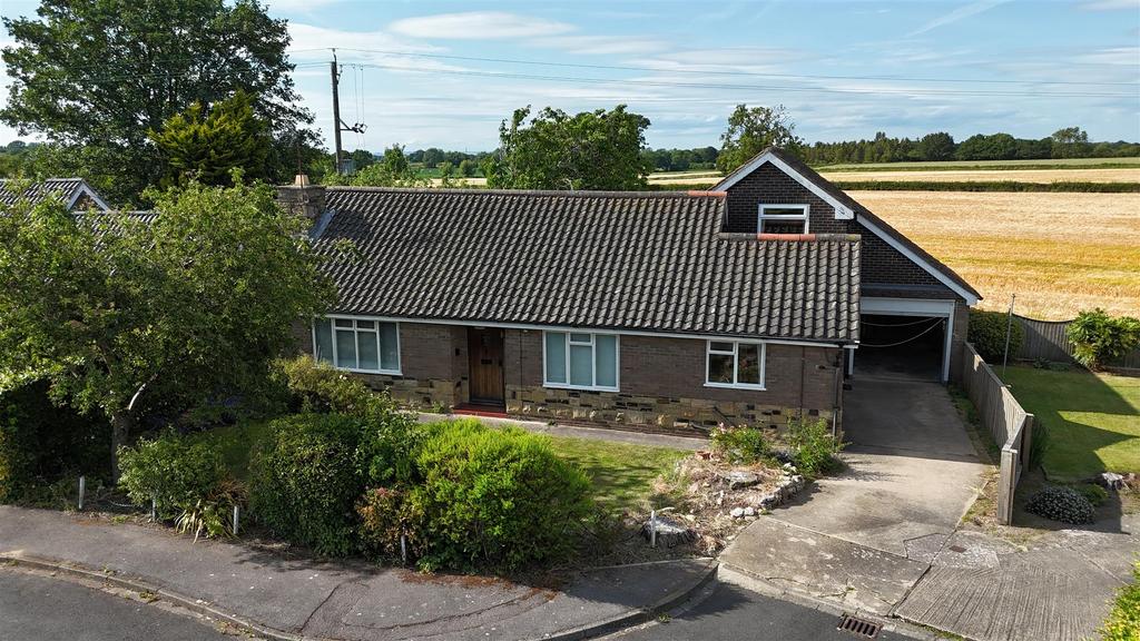 Church Rise, Holtby, York 4 bed detached bungalow for sale - £425,000