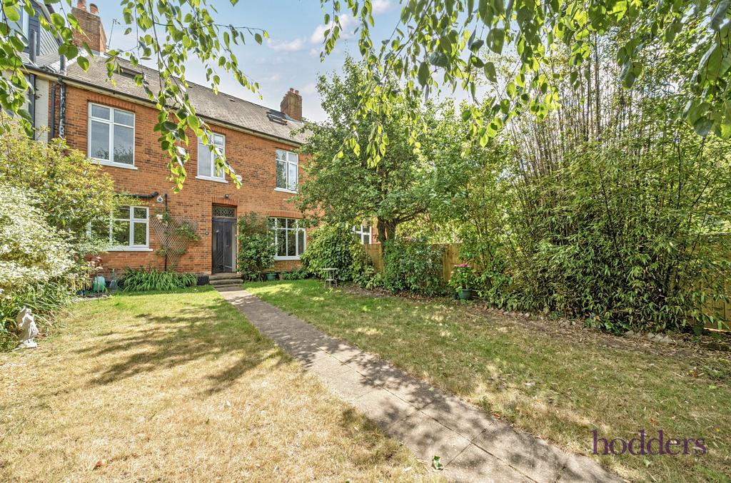 Church Road, Addlestone, Surrey, KT15 5 bed terraced house - £725,000