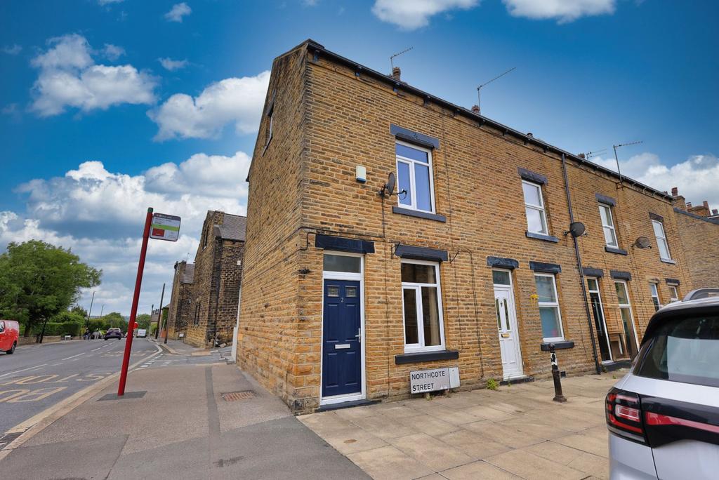 Armstrong Street, Farsley, Pudsey... 2 bed end of terrace house - £200,000
