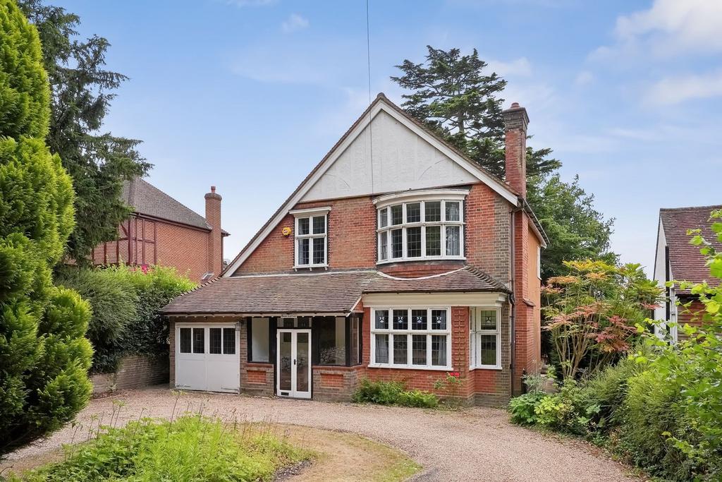 Raglan Road, Reigate RH2 4 bed detached house for sale - £1,325,000