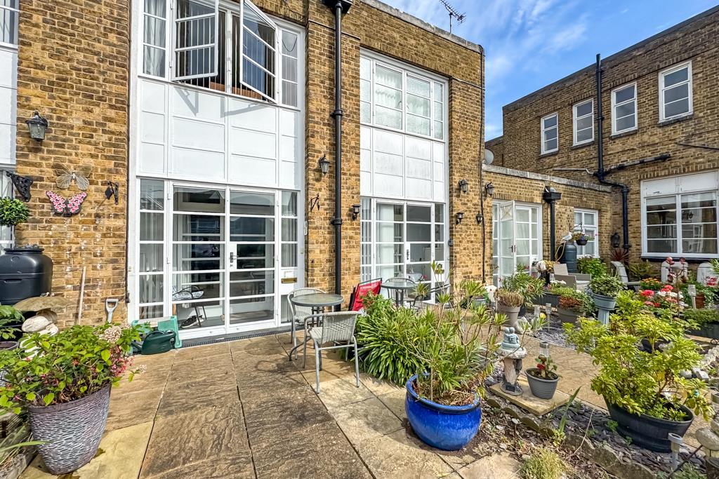 Dalys Road, Rochford SS4 1 bed retirement property for sale - £190,000
