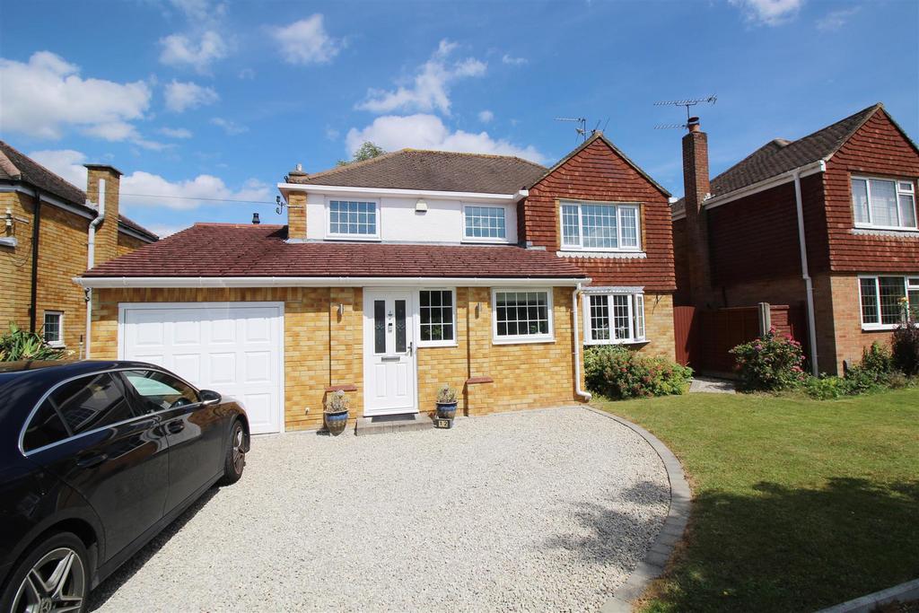 Burns Road, Crawley, West Sussex.... 3 bed house - £2,600 pcm (£600 pw)