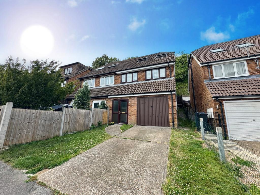Edred Road, Dover, Kent, CT17 3 bed semi-detached house - £1,300 pcm (£ ...